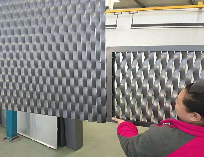 ISO9002 Stretching Black Expanded Metal Lath Sheet 60*120mm 20*40mm Hole