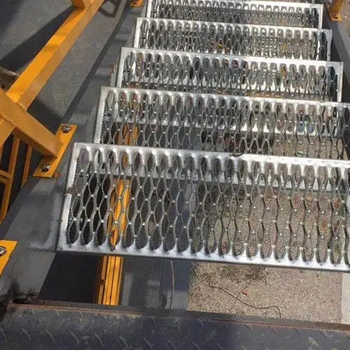 SGS Diamond Hole Metal Galvanized Steel Plank Grating Slip Resistant