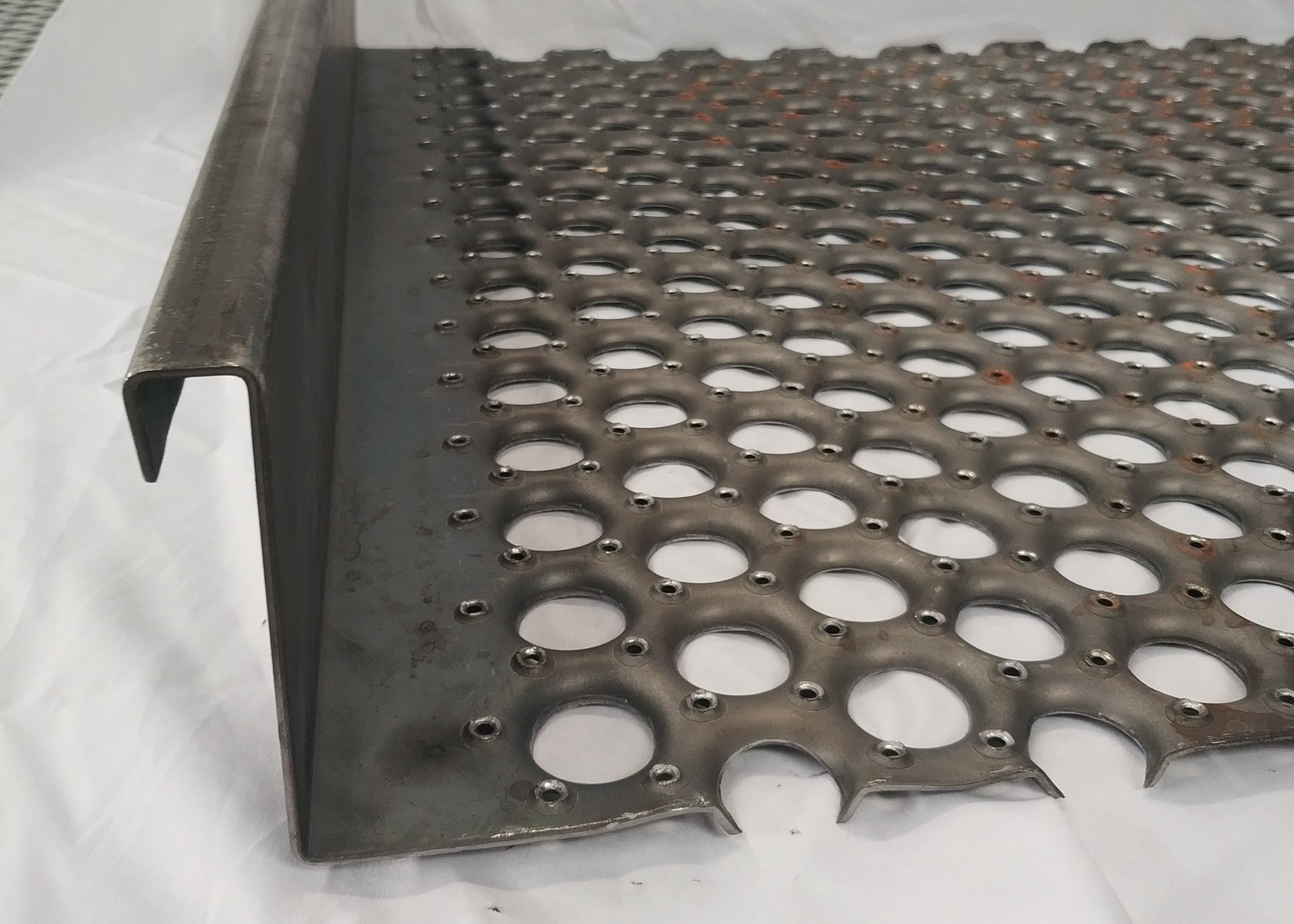 10 Diamond Grip Strut Safety Gratings 24" Width 10 Gauge 16 Gauge