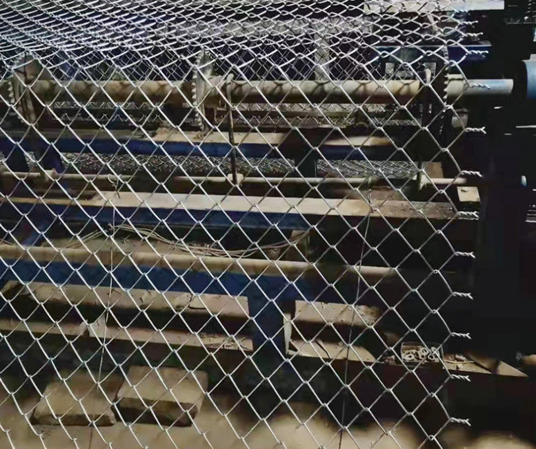 Hot Dipped Galvanized Chain Link Fence 5ft for Sports Fields